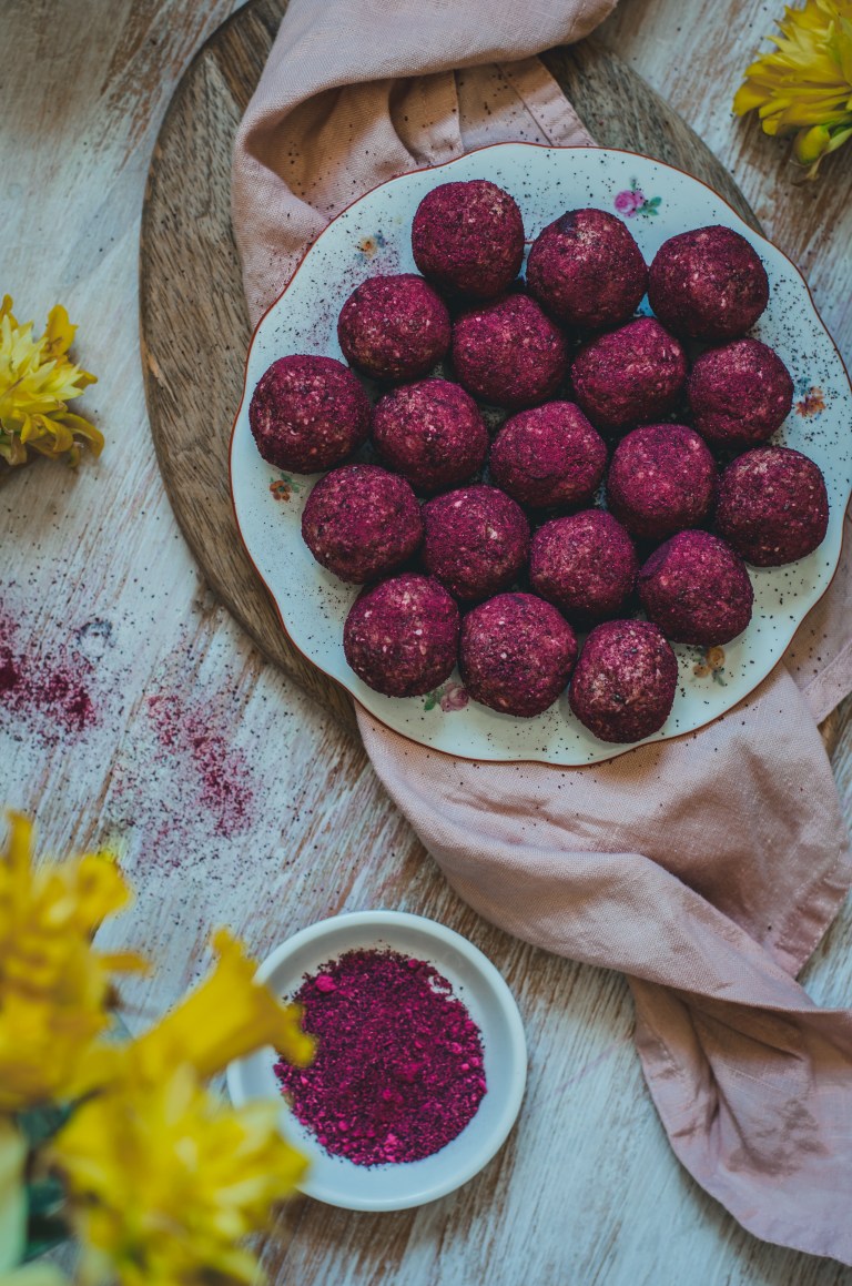 Energy bliss balls with beetroot powder